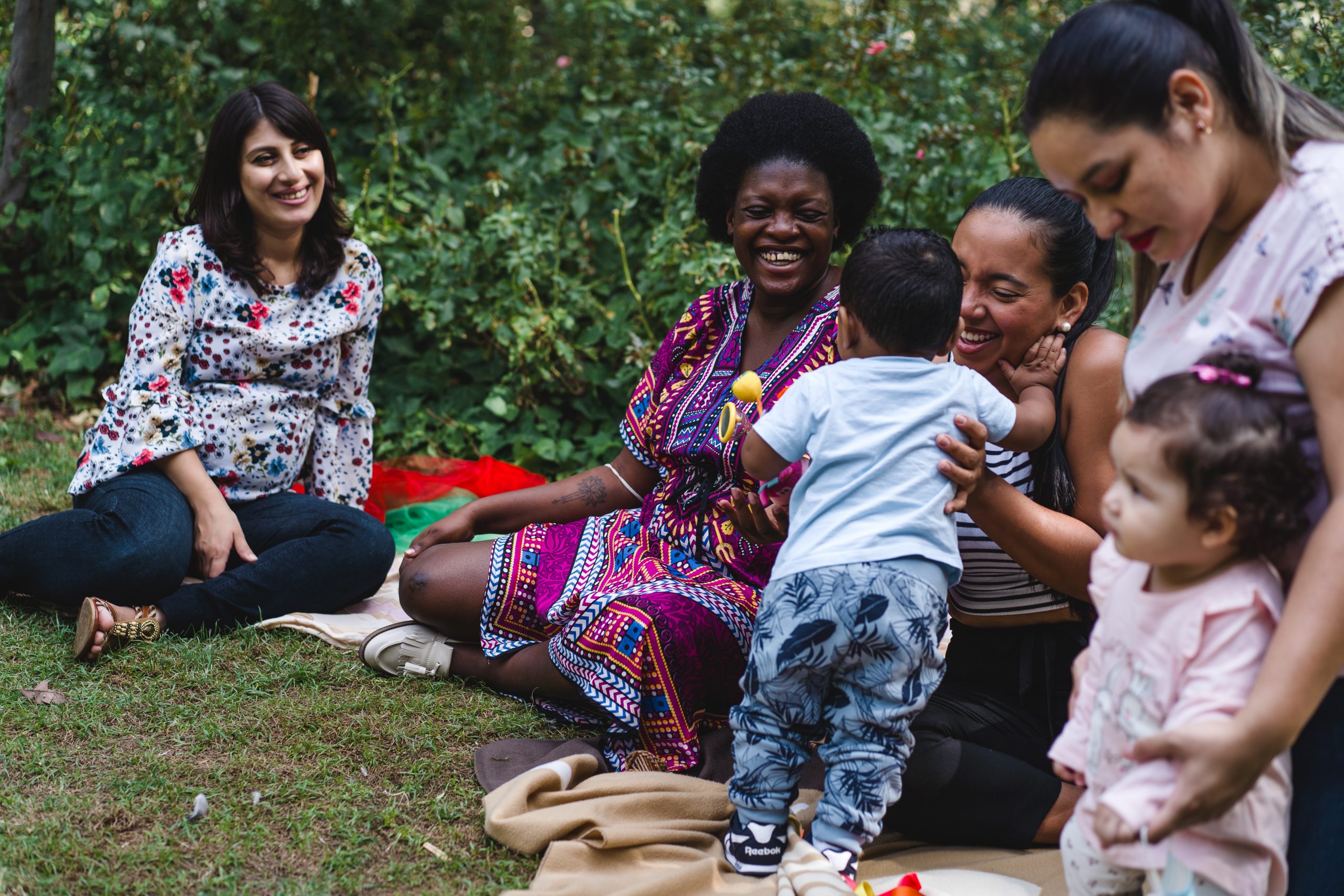 Qué son los grupos de apoyo a la crianza y la maternidad
